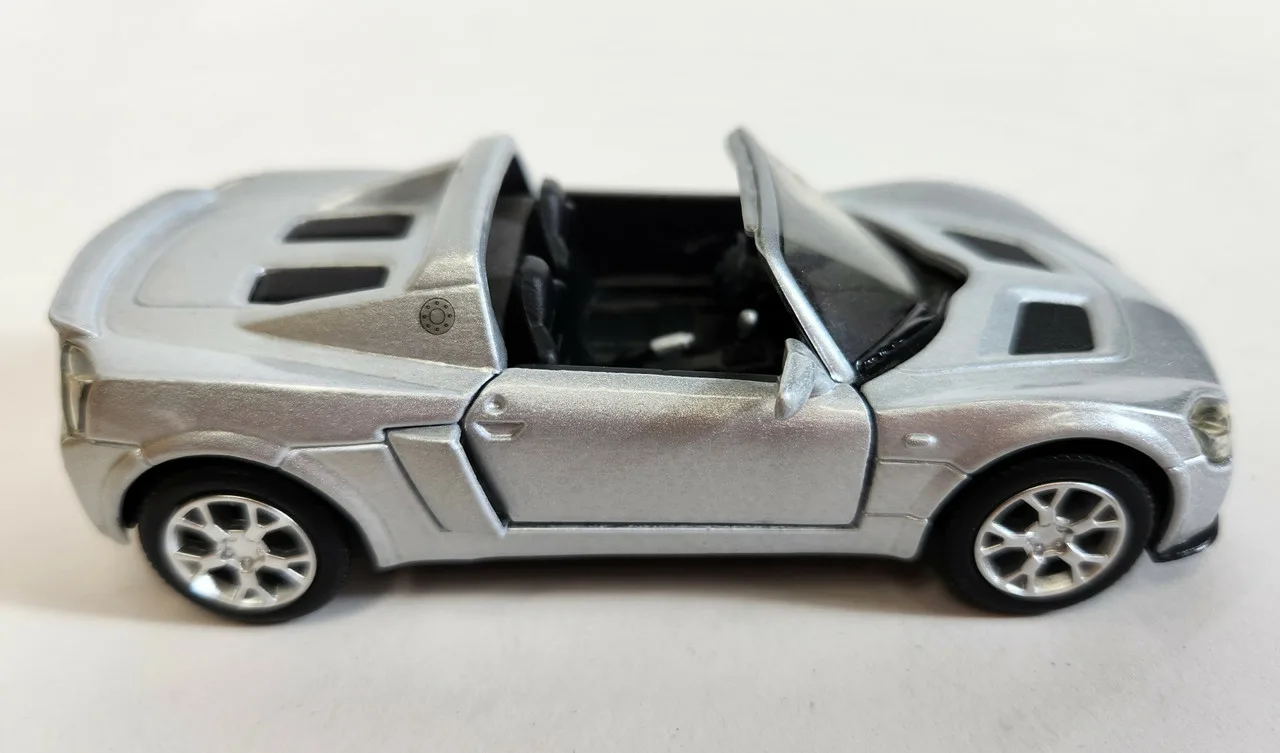 KINSMART Silver Speedster Turbo Pull-back 1:32 Scale Die-cast Model Car ...
